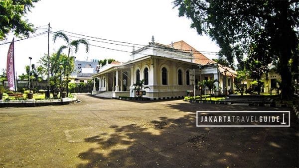 Visiting the Textile Museum (Museum Tekstil) in Jakarta